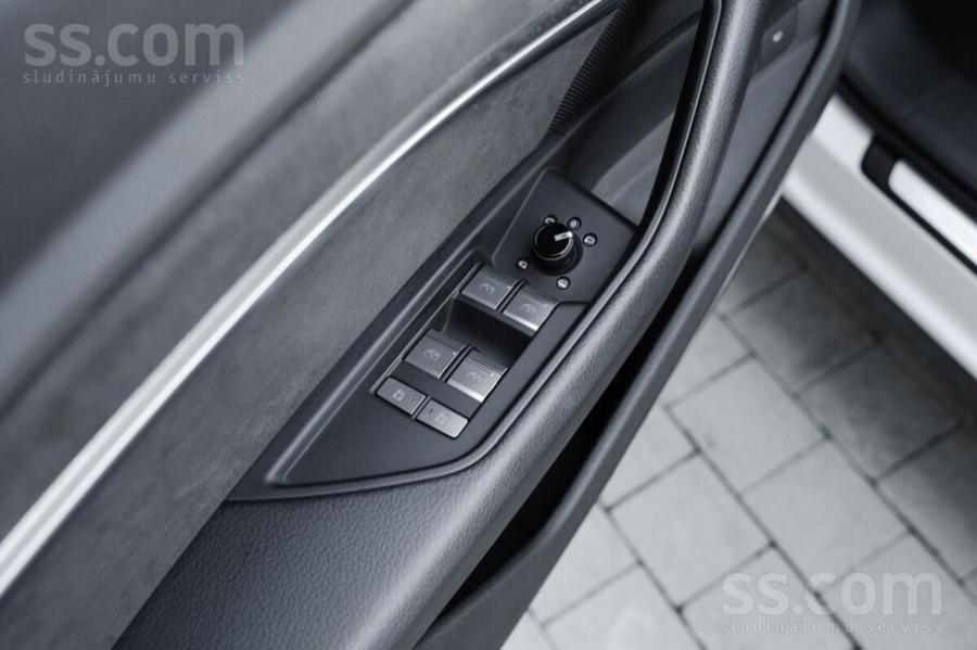 White Audi E-Tron 2020 in Riga, with an engine capacity of 0.00 L and mileage of 95 thousand km for 26700 €, photo 8 on AUTOMOTO.COM.LV