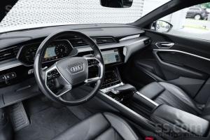 White Audi E-Tron 2020 in Riga, with an engine capacity of 0.00 L and mileage of 95 thousand km for 26700 €, photo 12 on AUTOMOTO.COM.LV