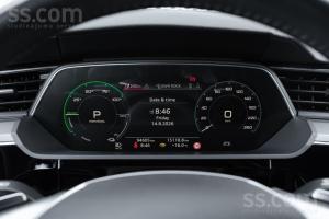 White Audi E-Tron 2020 in Riga, with an engine capacity of 0.00 L and mileage of 95 thousand km for 26700 €, photo 18 on AUTOMOTO.COM.LV
