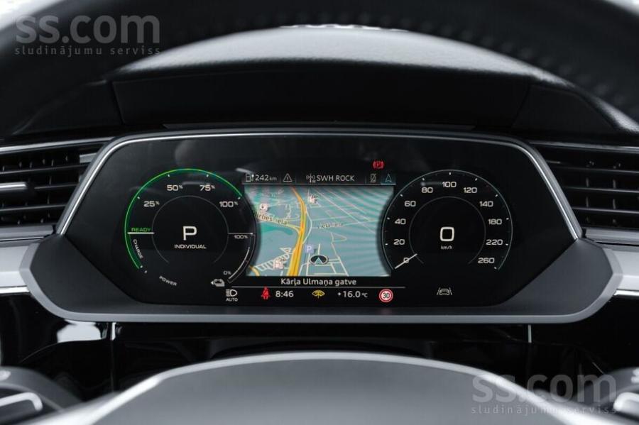 White Audi E-Tron 2020 in Riga, with an engine capacity of 0.00 L and mileage of 95 thousand km for 26700 €, photo 19 on AUTOMOTO.COM.LV