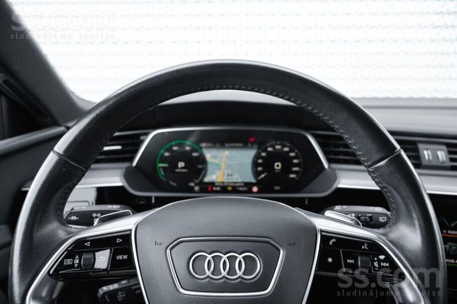 White Audi E-Tron 2020 in Riga, with an engine capacity of 0.00 L and mileage of 95 thousand km for 26700 €, photo 20 on AUTOMOTO.COM.LV