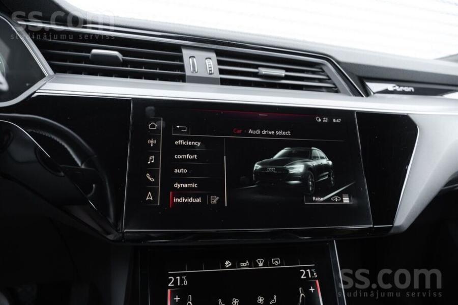White Audi E-Tron 2020 in Riga, with an engine capacity of 0.00 L and mileage of 95 thousand km for 26700 €, photo 21 on AUTOMOTO.COM.LV
