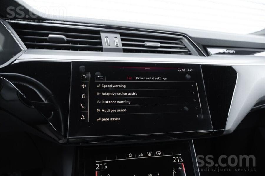 White Audi E-Tron 2020 in Riga, with an engine capacity of 0.00 L and mileage of 95 thousand km for 26700 €, photo 24 on AUTOMOTO.COM.LV