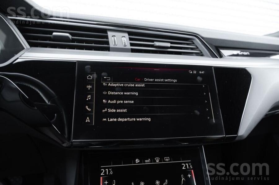 White Audi E-Tron 2020 in Riga, with an engine capacity of 0.00 L and mileage of 95 thousand km for 26700 €, photo 25 on AUTOMOTO.COM.LV