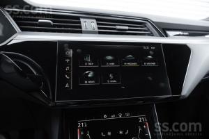 White Audi E-Tron 2020 in Riga, with an engine capacity of 0.00 L and mileage of 95 thousand km for 26700 €, photo 26 on AUTOMOTO.COM.LV