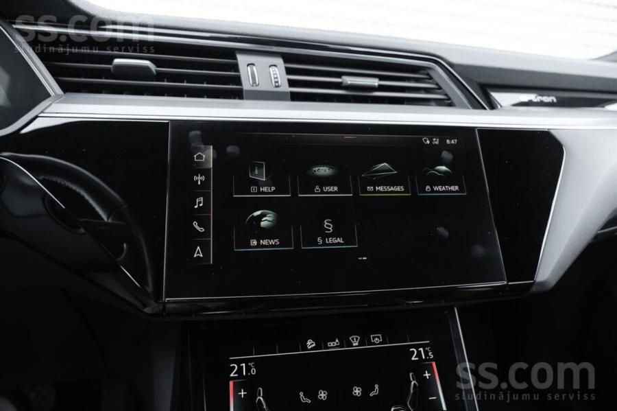 White Audi E-Tron 2020 in Riga, with an engine capacity of 0.00 L and mileage of 95 thousand km for 26700 €, photo 26 on AUTOMOTO.COM.LV