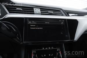 White Audi E-Tron 2020 in Riga, with an engine capacity of 0.00 L and mileage of 95 thousand km for 26700 €, photo 27 on AUTOMOTO.COM.LV