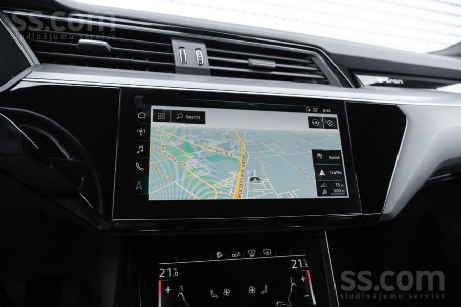 White Audi E-Tron 2020 in Riga, with an engine capacity of 0.00 L and mileage of 95 thousand km for 26700 €, photo 28 on AUTOMOTO.COM.LV