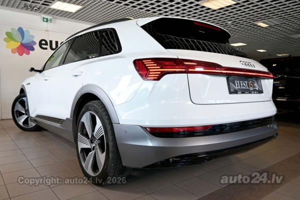 Ауди E-Tron 2020 в Таллин на AUTOMOTO.COM.LV Белый Ауди E-Tron 2020 в Таллин, объемом двигателя 0.00 л и пробегом 53 тыс. км за 33990 €, фото 4 на AUTOMOTO.COM.LV