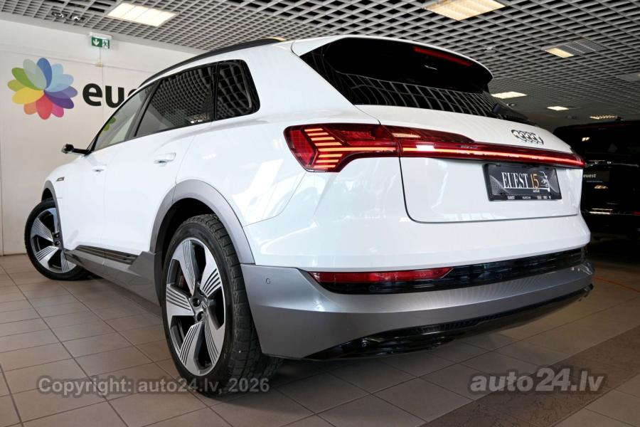Balts Audi E-Tron 2020 Tallina, ar dzinēja tilpumu 0.00 L un nobraukumu 53 tūkst. km par 33990 €, foto 4 vietnē AUTOMOTO.COM.LV