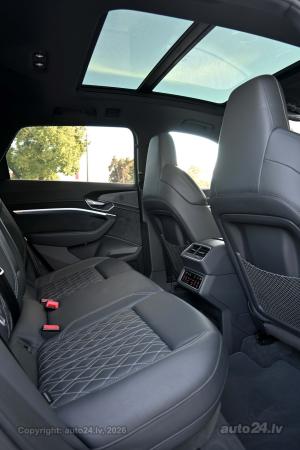 Balts Audi E-Tron 2020 Tallina, ar dzinēja tilpumu 0.00 L un nobraukumu 53 tūkst. km par 33990 €, foto 12 vietnē AUTOMOTO.COM.LV