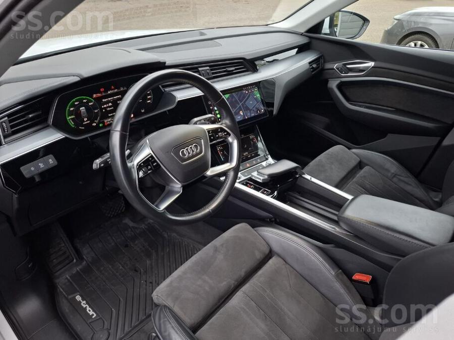 White Audi E-Tron 2021 in Riga, with an engine capacity of 0.00 L and mileage of 101 thousand km for 25900 €, photo 6 on AUTOMOTO.COM.LV