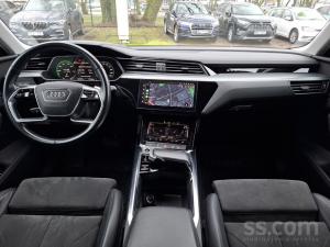 White Audi E-Tron 2021 in Riga, with an engine capacity of 0.00 L and mileage of 101 thousand km for 25900 €, photo 7 on AUTOMOTO.COM.LV