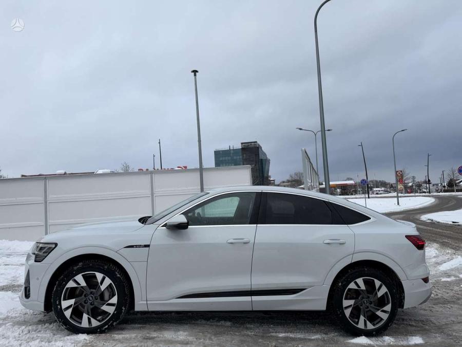 White Audi E-Tron 2021 in Vilnius, with an engine capacity of 0.00 L and mileage of 53 thousand km for 29900 €, photo 1 on AUTOMOTO.COM.LV