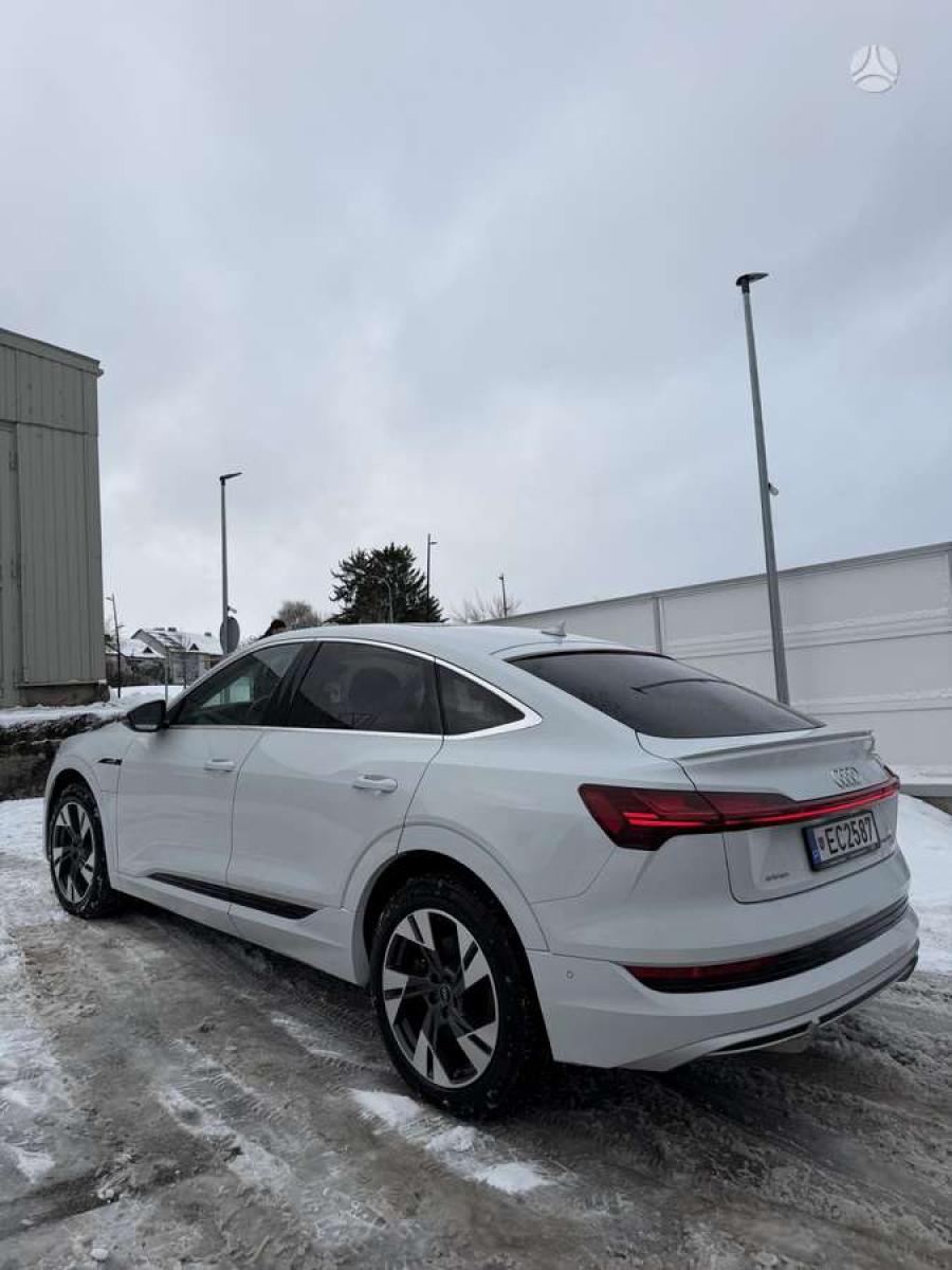 White Audi E-Tron 2021 in Vilnius, with an engine capacity of 0.00 L and mileage of 53 thousand km for 29900 €, photo 12 on AUTOMOTO.COM.LV