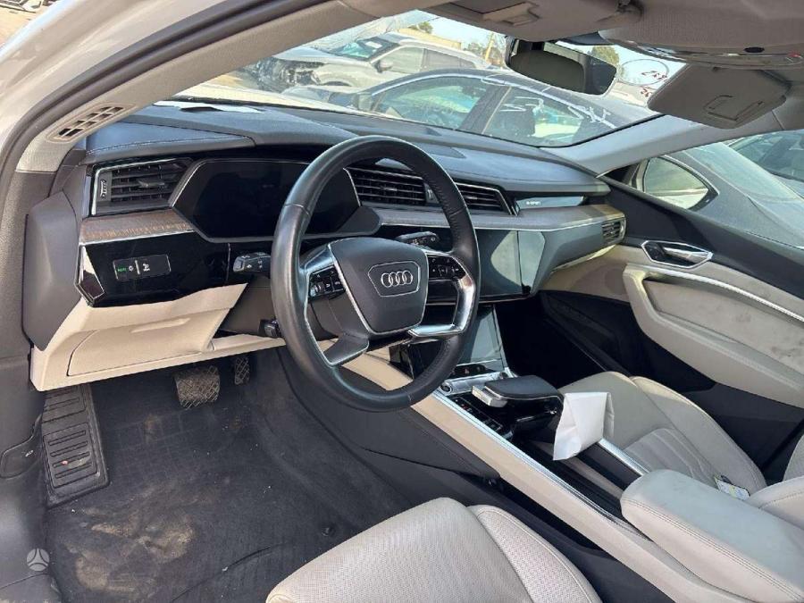Balts Audi E-Tron 2021 Viļņa, ar dzinēja tilpumu 0.00 L un nobraukumu 55 tūkst. km par 19600 €, foto 13 vietnē AUTOMOTO.COM.LV