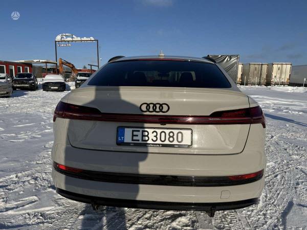 White Audi E-Tron 2021 in Vilnius, with an engine capacity of 0.00 L and mileage of 49 thousand km for 33900 €, photo 4 on AUTOMOTO.COM.LV