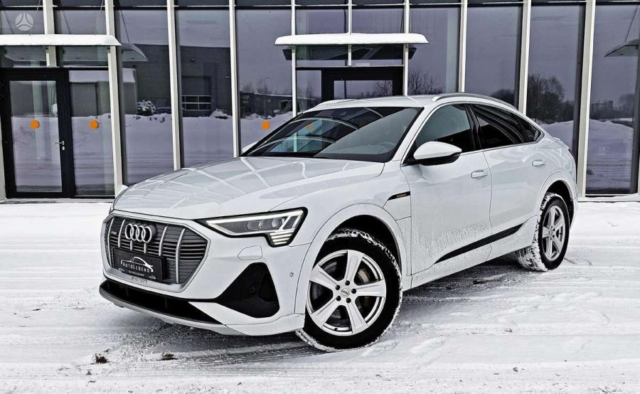 White Audi E-Tron 2021 in Vilnius, with an engine capacity of 0.00 L and mileage of 158 thousand km for 26990 €, photo 1 on AUTOMOTO.COM.LV