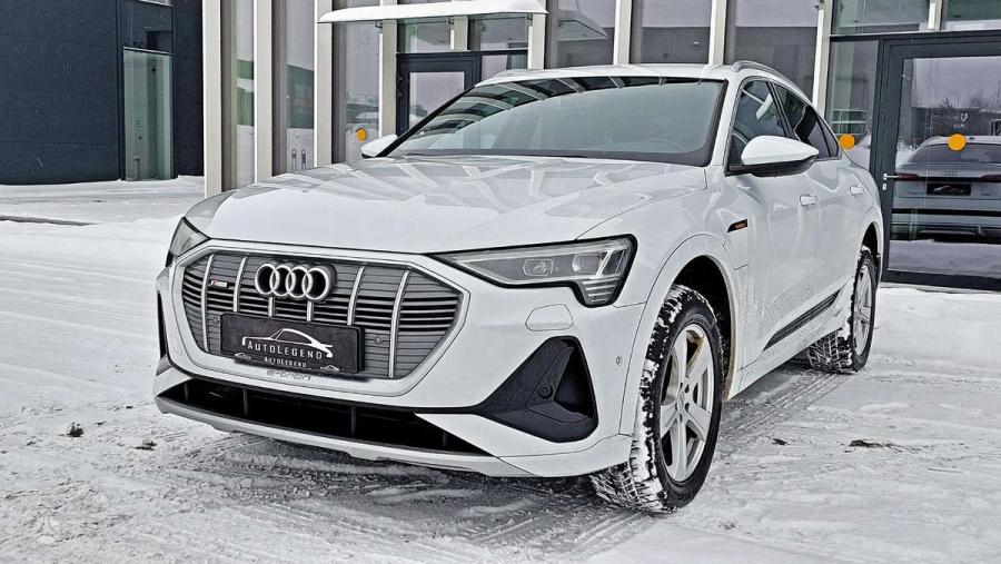 White Audi E-Tron 2021 in Vilnius, with an engine capacity of 0.00 L and mileage of 158 thousand km for 26990 €, photo 3 on AUTOMOTO.COM.LV
