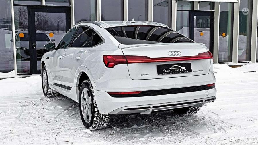 White Audi E-Tron 2021 in Vilnius, with an engine capacity of 0.00 L and mileage of 158 thousand km for 26990 €, photo 4 on AUTOMOTO.COM.LV