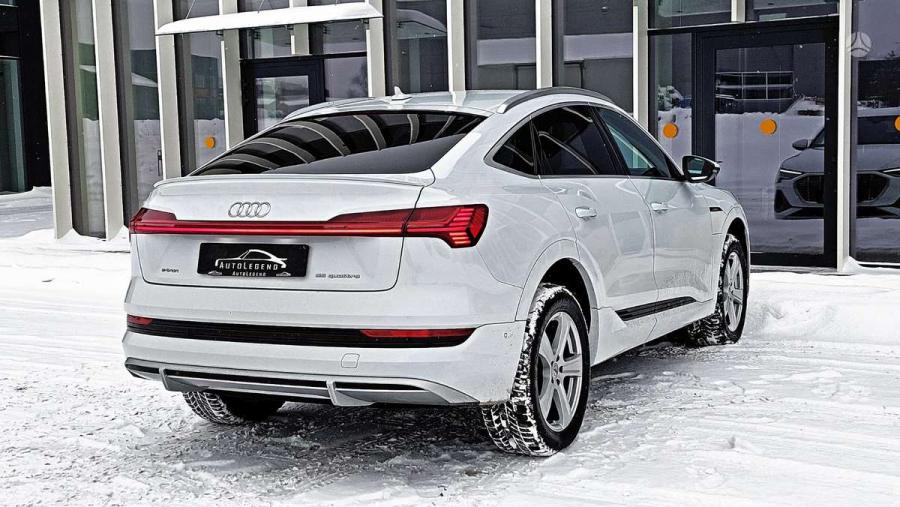 White Audi E-Tron 2021 in Vilnius, with an engine capacity of 0.00 L and mileage of 158 thousand km for 26990 €, photo 5 on AUTOMOTO.COM.LV