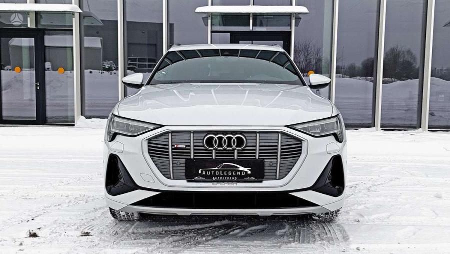 White Audi E-Tron 2021 in Vilnius, with an engine capacity of 0.00 L and mileage of 158 thousand km for 26990 €, photo 6 on AUTOMOTO.COM.LV