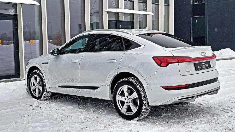 White Audi E-Tron 2021 in Vilnius, with an engine capacity of 0.00 L and mileage of 158 thousand km for 26990 €, photo 12 on AUTOMOTO.COM.LV