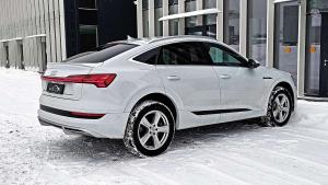 White Audi E-Tron 2021 in Vilnius, with an engine capacity of 0.00 L and mileage of 158 thousand km for 26990 €, photo 13 on AUTOMOTO.COM.LV