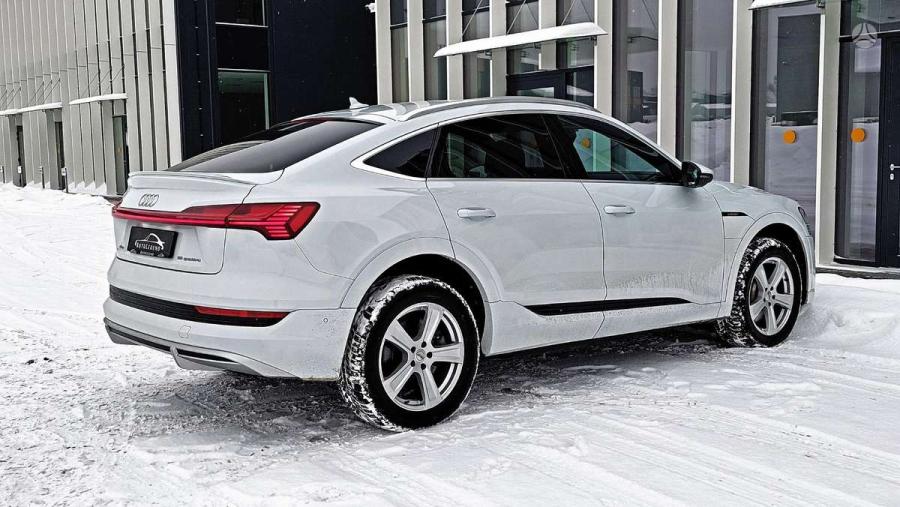 White Audi E-Tron 2021 in Vilnius, with an engine capacity of 0.00 L and mileage of 158 thousand km for 26990 €, photo 13 on AUTOMOTO.COM.LV