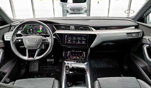 White Audi E-Tron 2021 in Vilnius, with an engine capacity of 0.00 L and mileage of 158 thousand km for 26990 €, photo 15 on AUTOMOTO.COM.LV