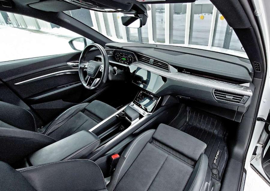 White Audi E-Tron 2021 in Vilnius, with an engine capacity of 0.00 L and mileage of 158 thousand km for 26990 €, photo 19 on AUTOMOTO.COM.LV