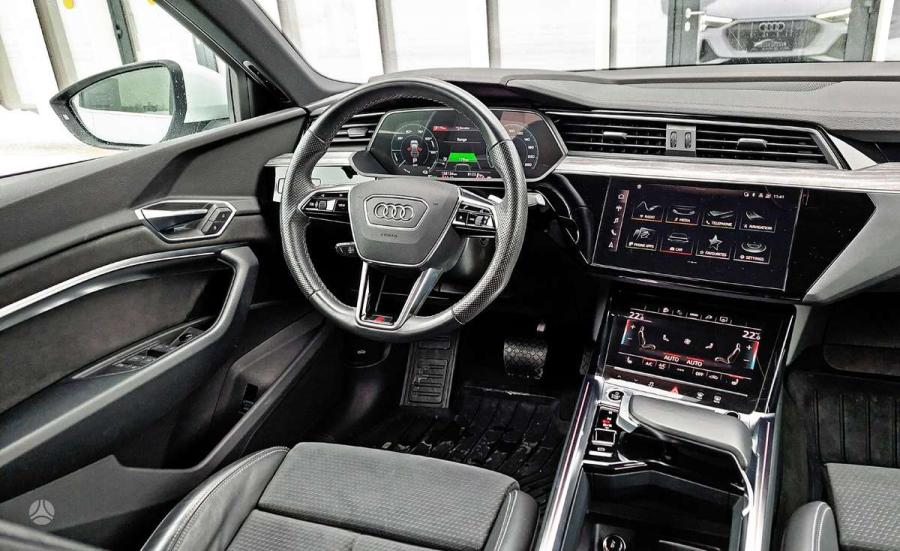 White Audi E-Tron 2021 in Vilnius, with an engine capacity of 0.00 L and mileage of 158 thousand km for 26990 €, photo 24 on AUTOMOTO.COM.LV