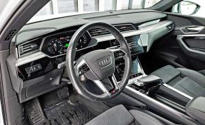 White Audi E-Tron 2021 in Vilnius, with an engine capacity of 0.00 L and mileage of 158 thousand km for 26990 €, photo 35 on AUTOMOTO.COM.LV