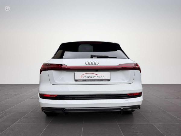 White Audi E-Tron 2021 in Vilnius, with an engine capacity of 0.00 L and mileage of 65 thousand km for 34900 €, photo 4 on AUTOMOTO.COM.LV