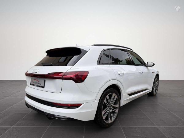 White Audi E-Tron 2021 in Vilnius, with an engine capacity of 0.00 L and mileage of 65 thousand km for 34900 €, photo 5 on AUTOMOTO.COM.LV