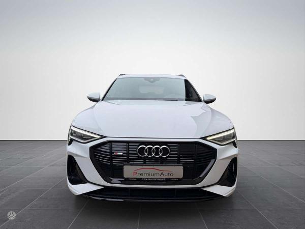 White Audi E-Tron 2021 in Vilnius, with an engine capacity of 0.00 L and mileage of 65 thousand km for 34900 €, photo 7 on AUTOMOTO.COM.LV
