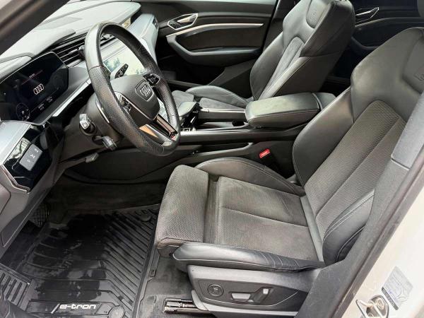White Audi E-Tron 2021 in Vilnius, with an engine capacity of 0.00 L and mileage of 65 thousand km for 34900 €, photo 10 on AUTOMOTO.COM.LV