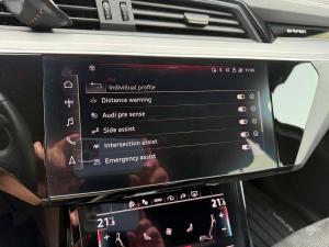 Белый Ауди E-Tron 2021 в Вильнюс, объемом двигателя 0.00 л и пробегом 65 тыс. км за 34900 €, фото 22 на AUTOMOTO.COM.LV