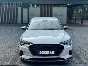 Белый Ауди E-Tron 2021 в Рига, объемом двигателя 0.00 л и пробегом 62 тыс. км за 29900 €, фото 6 на AUTOMOTO.COM.LV