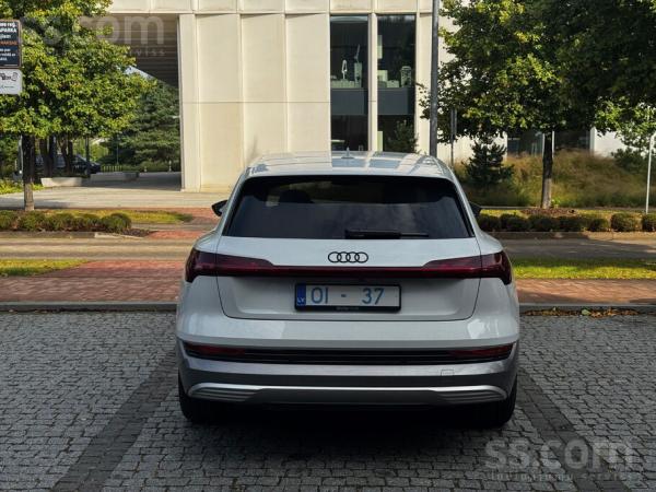 White Audi E-Tron 2021 in Riga, with an engine capacity of 0.00 L and mileage of 62 thousand km for 29900 €, photo 7 on AUTOMOTO.COM.LV