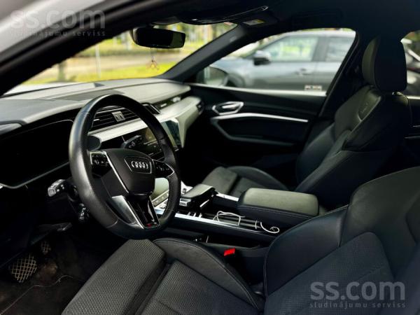 White Audi E-Tron 2021 in Riga, with an engine capacity of 0.00 L and mileage of 62 thousand km for 29900 €, photo 8 on AUTOMOTO.COM.LV