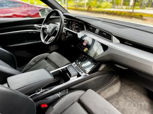Белый Ауди E-Tron 2021 в Рига, объемом двигателя 0.00 л и пробегом 62 тыс. км за 29900 €, фото 10 на AUTOMOTO.COM.LV