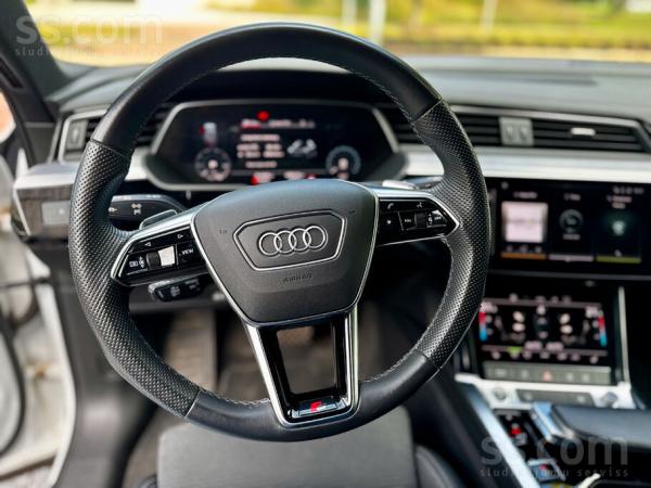 White Audi E-Tron 2021 in Riga, with an engine capacity of 0.00 L and mileage of 62 thousand km for 29900 €, photo 11 on AUTOMOTO.COM.LV