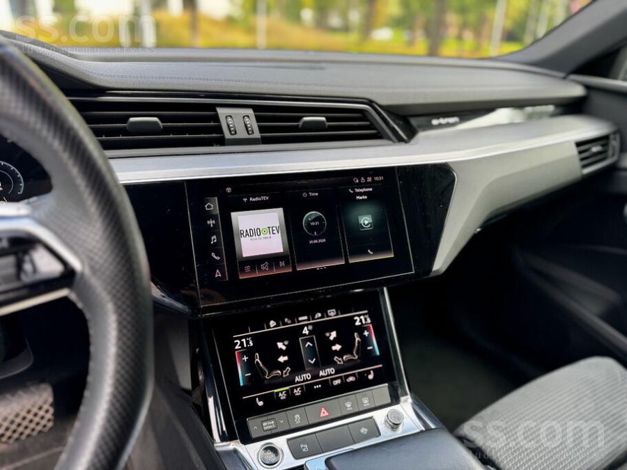 Белый Ауди E-Tron 2021 в Рига, объемом двигателя 0.00 л и пробегом 62 тыс. км за 29900 €, фото 12 на AUTOMOTO.COM.LV