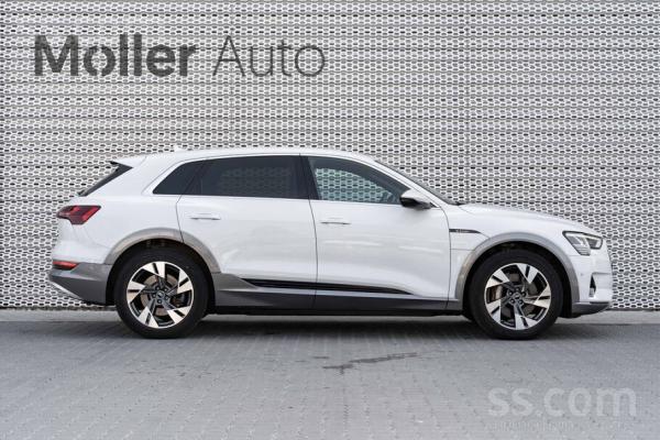 Balts Audi E-Tron 2022 Rīga, ar dzinēja tilpumu 0.00 L un nobraukumu 36 tūkst. km par 32300 €, foto 5 vietnē AUTOMOTO.COM.LV