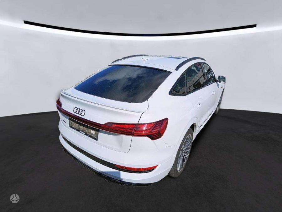 White Audi E-Tron 2022 in Vilnius, with an engine capacity of 0.00 L and mileage of 43 thousand km for 44500 €, photo 2 on AUTOMOTO.COM.LV