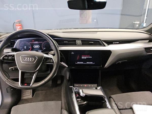 White Audi E-Tron 2022 in Riga, with an engine capacity of 0.00 L and mileage of 54 thousand km for 39950 €, photo 4 on AUTOMOTO.COM.LV