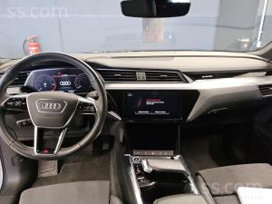 White Audi E-Tron 2022 in Riga, with an engine capacity of 0.00 L and mileage of 54 thousand km for 39950 €, photo 5 on AUTOMOTO.COM.LV