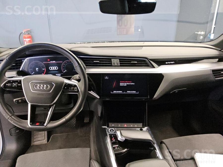 White Audi E-Tron 2022 in Riga, with an engine capacity of 0.00 L and mileage of 54 thousand km for 39950 €, photo 5 on AUTOMOTO.COM.LV