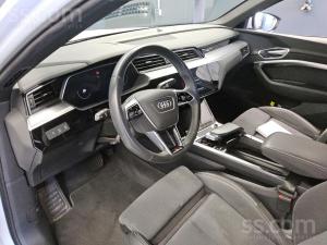 White Audi E-Tron 2022 in Riga, with an engine capacity of 0.00 L and mileage of 54 thousand km for 39950 €, photo 6 on AUTOMOTO.COM.LV